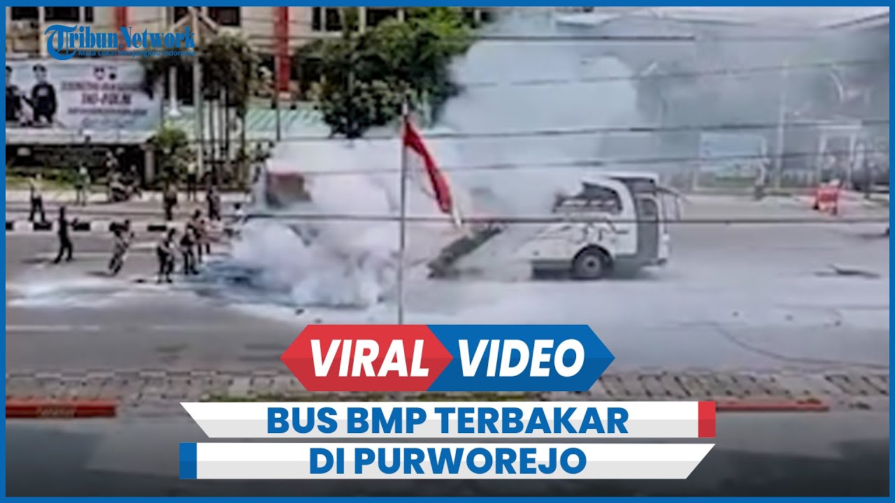 Detik-detik Bus BMP Terbakar di Depan Terminal Purworejo Bikin ...
