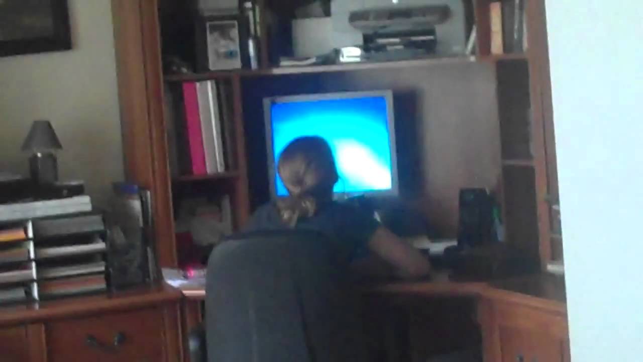 funny computer scare prank on my sister ( link for sound in description ...
