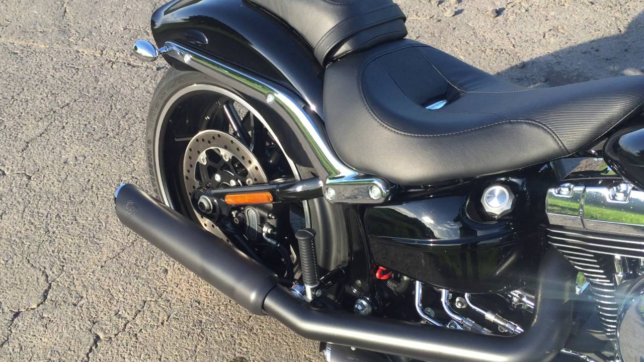 Harley Davidson FXSB Softail Breakout 2016 Vance and Hines Exhaust ...