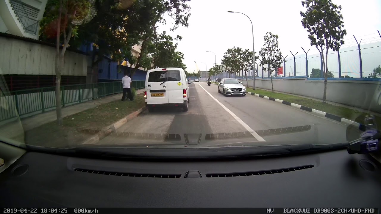 (22Apr2019) GBE5009T driver from ACTIVE GROUP was urinating along the ...