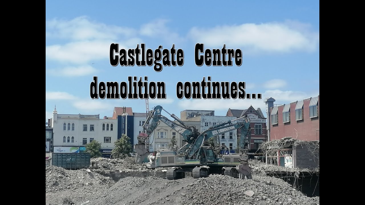 Castlegate Centre demolition 5.6.23 - Heavy lifting & shifting - YouTube