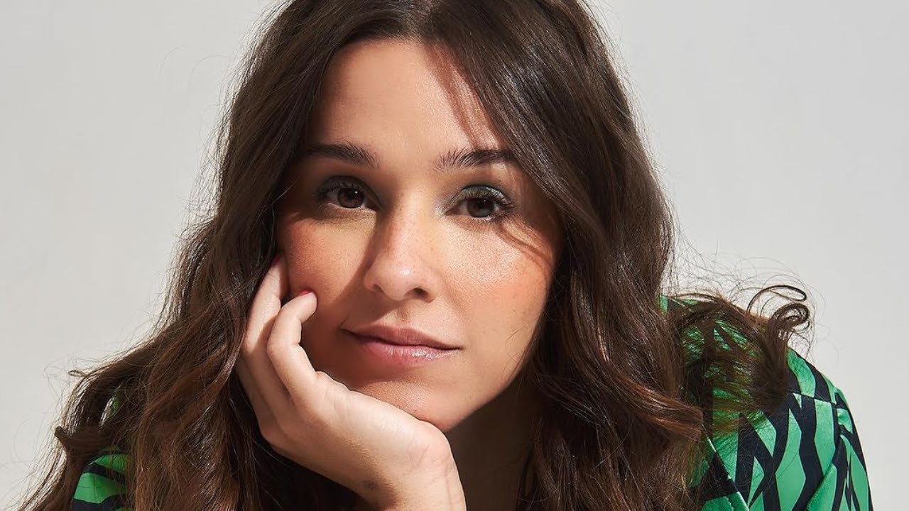 DE FIO-DENTAL, ATRIZ THATI LOPES ENFATIZA CORPAÇO SARADO👀 - YouTube