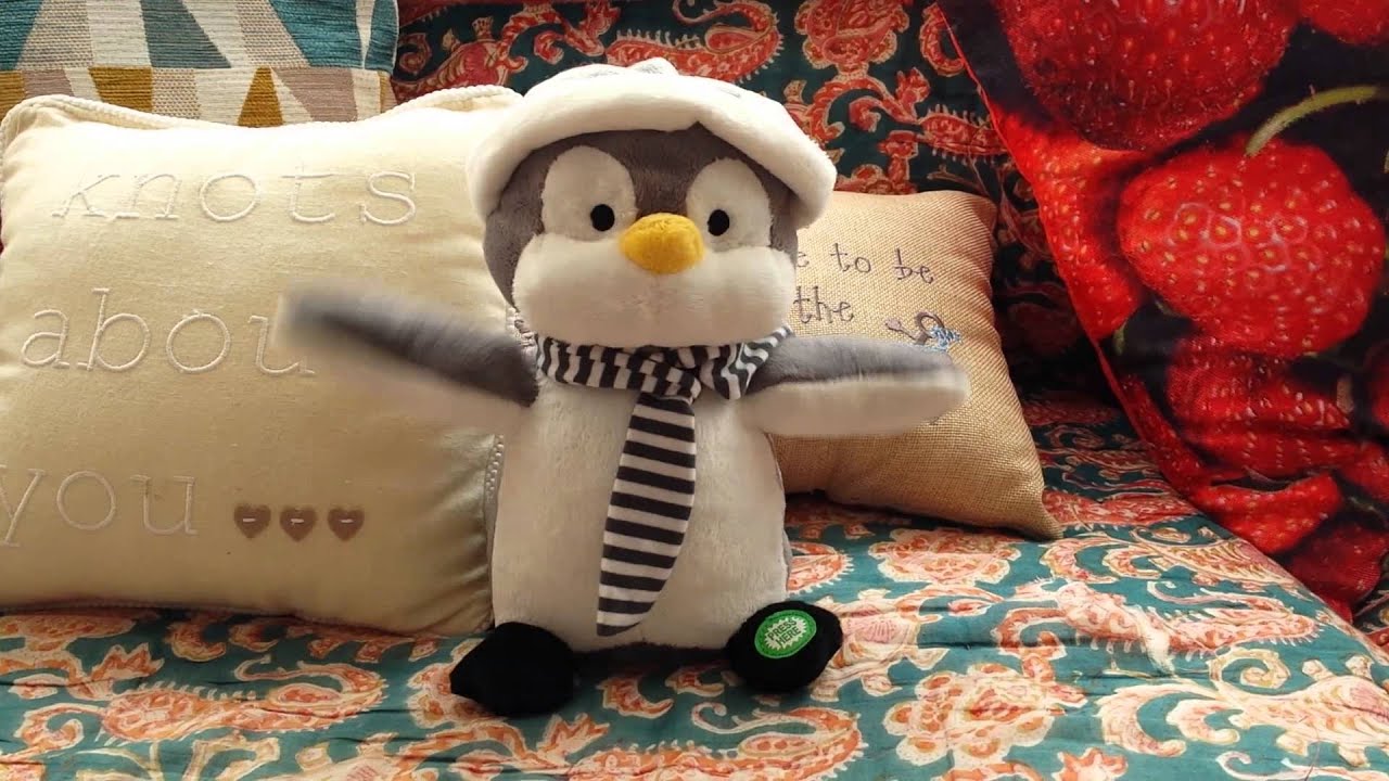 Singing Christmas Penguin - YouTube