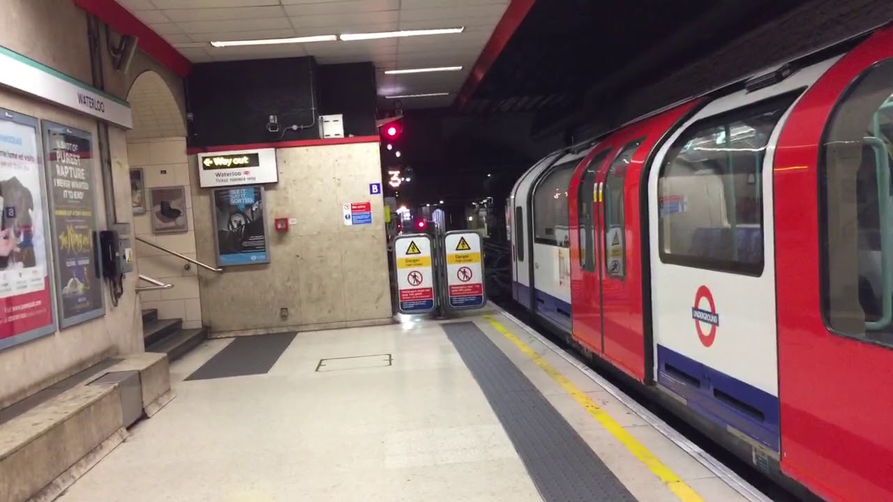 London Underground Waterloo & City 1992 Stock Departing Waterloo into ...