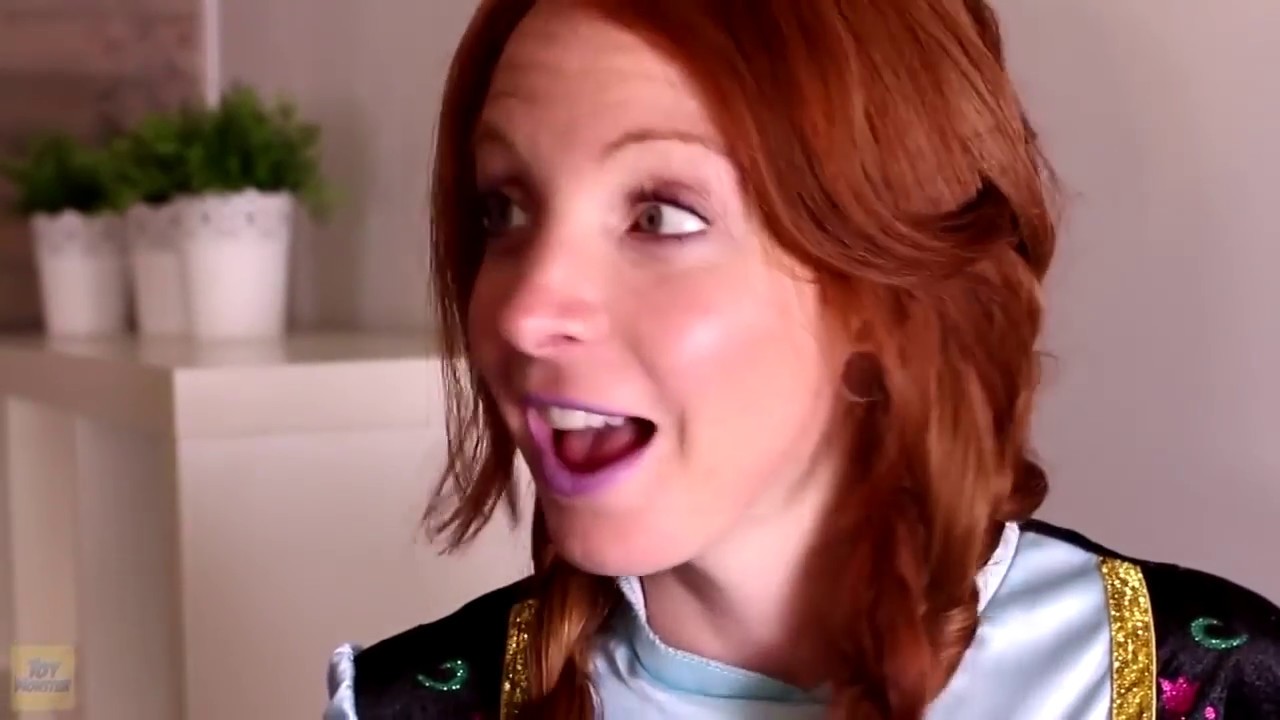 Frozen Elsa's GROSS TONGUE!! Spiderman is Grossed Out! With Joker ...