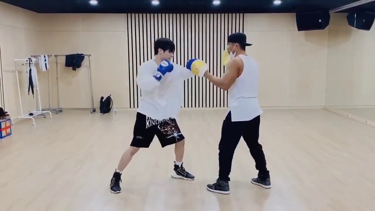 BTS(방탄소년단) Jungkook[Golden Maknae] Boxing - YouTube