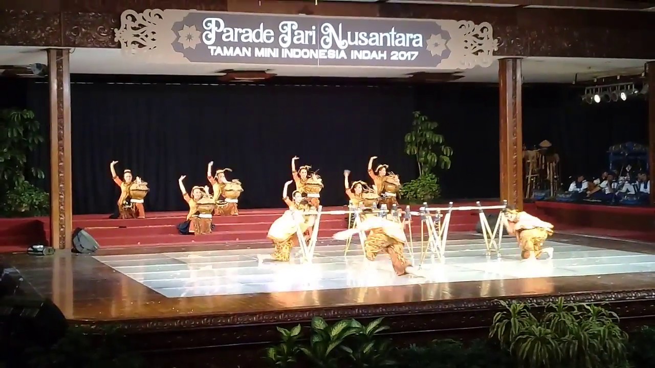 PARADE TARI NUSANTARA 2017 DKI JAKARTA (Panen Keturut) - YouTube