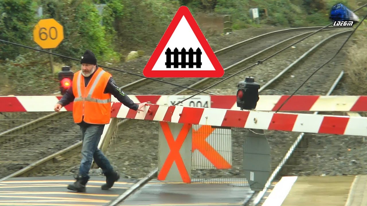 Manual Railway Crossing -Ashtown Station, Dublin - 22 January 2023 ...
