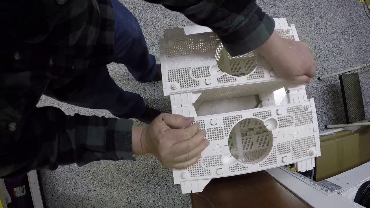 2 lb. Plastic Package Bee-Bus Bee Cage - YouTube