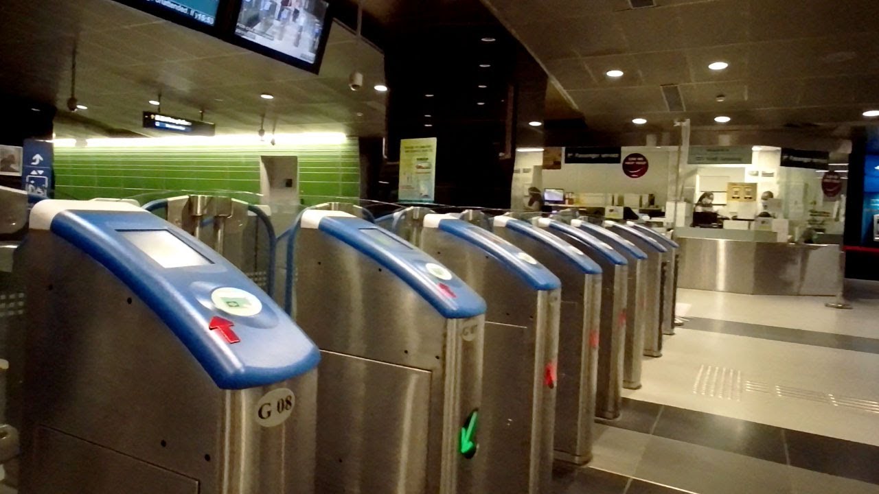 Singapore MRT ride from Fort Canning to Marymount train station (2 of 2 ...