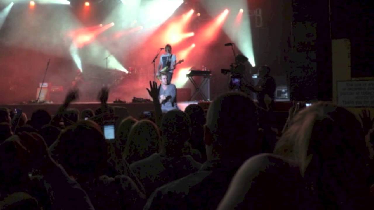 Concerts with Sign Language Interpreter - YouTube