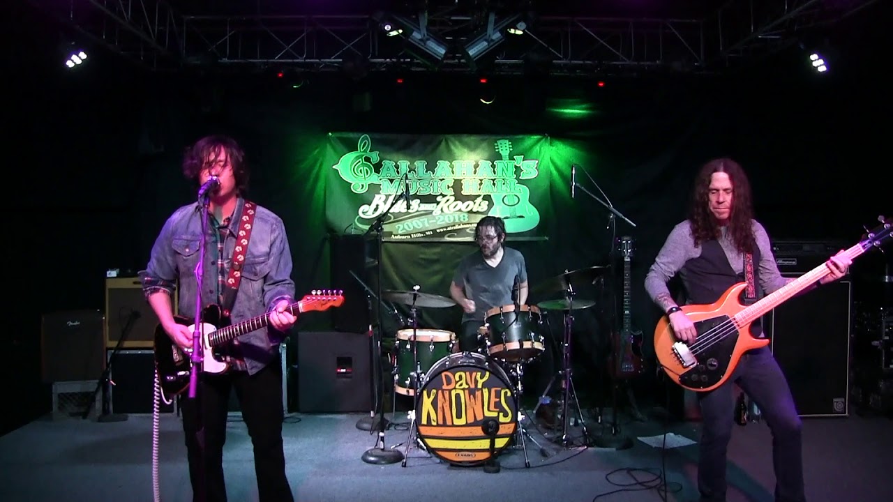 ''TEAR DOWN THE WALLS ''(w/drum solo) - DAVY KNOWLES BAND @ Callahan's ...