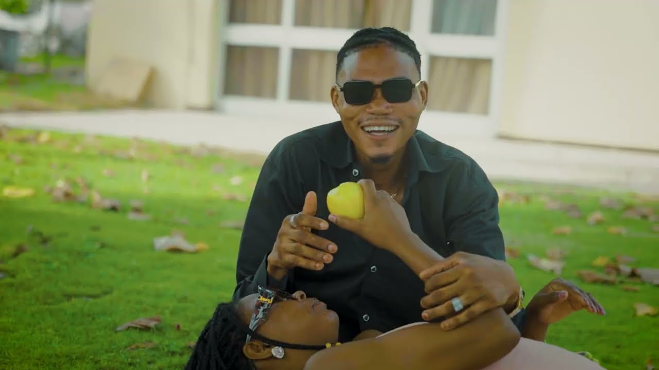 GODWIN_RAPHAËL-VA-(CLIP_OFFICIEL) - YouTube