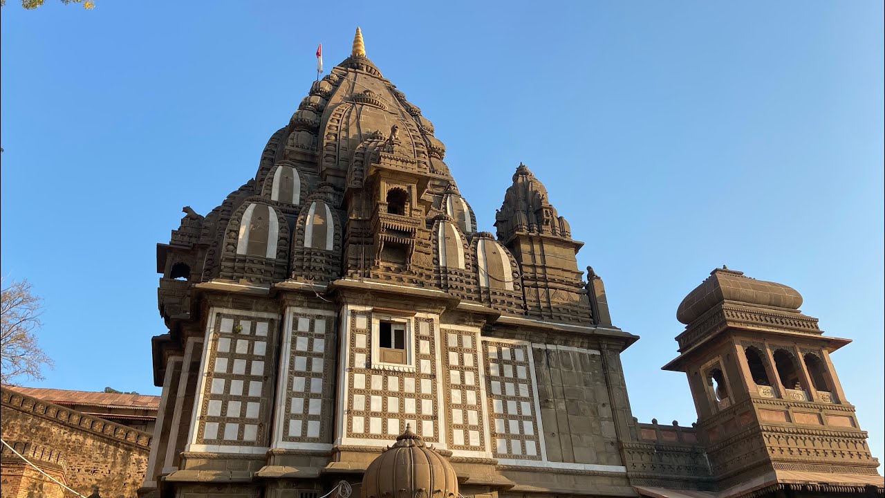 Shri Ahilyeshwar Temple in Maheshwar - YouTube