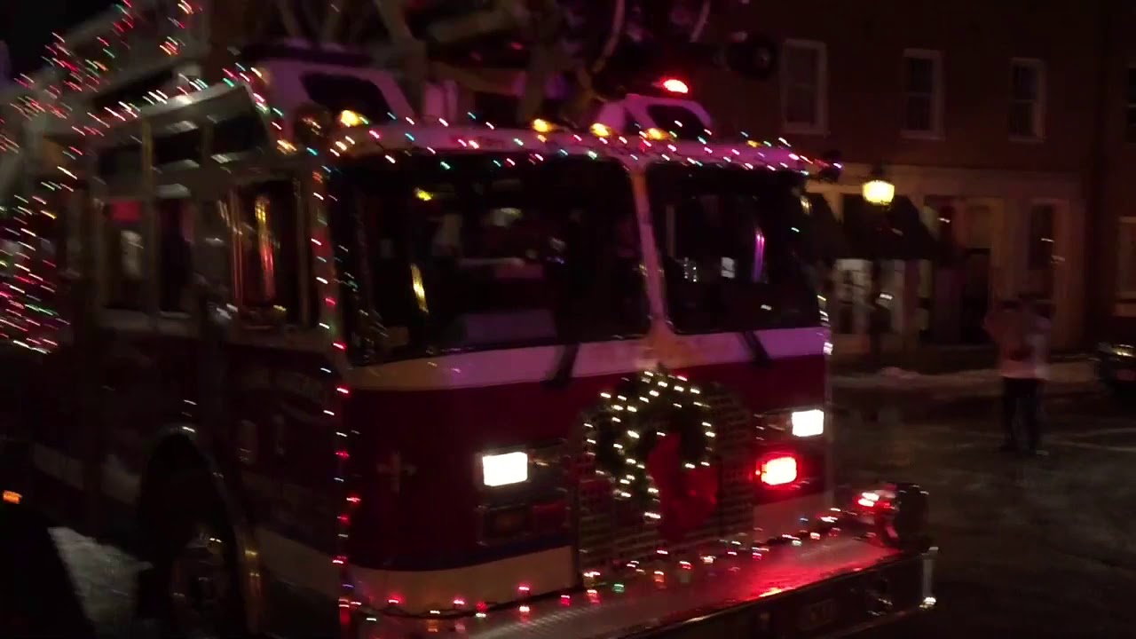 Santa Claus Parade - Santa’s on the Fire Truck - YouTube