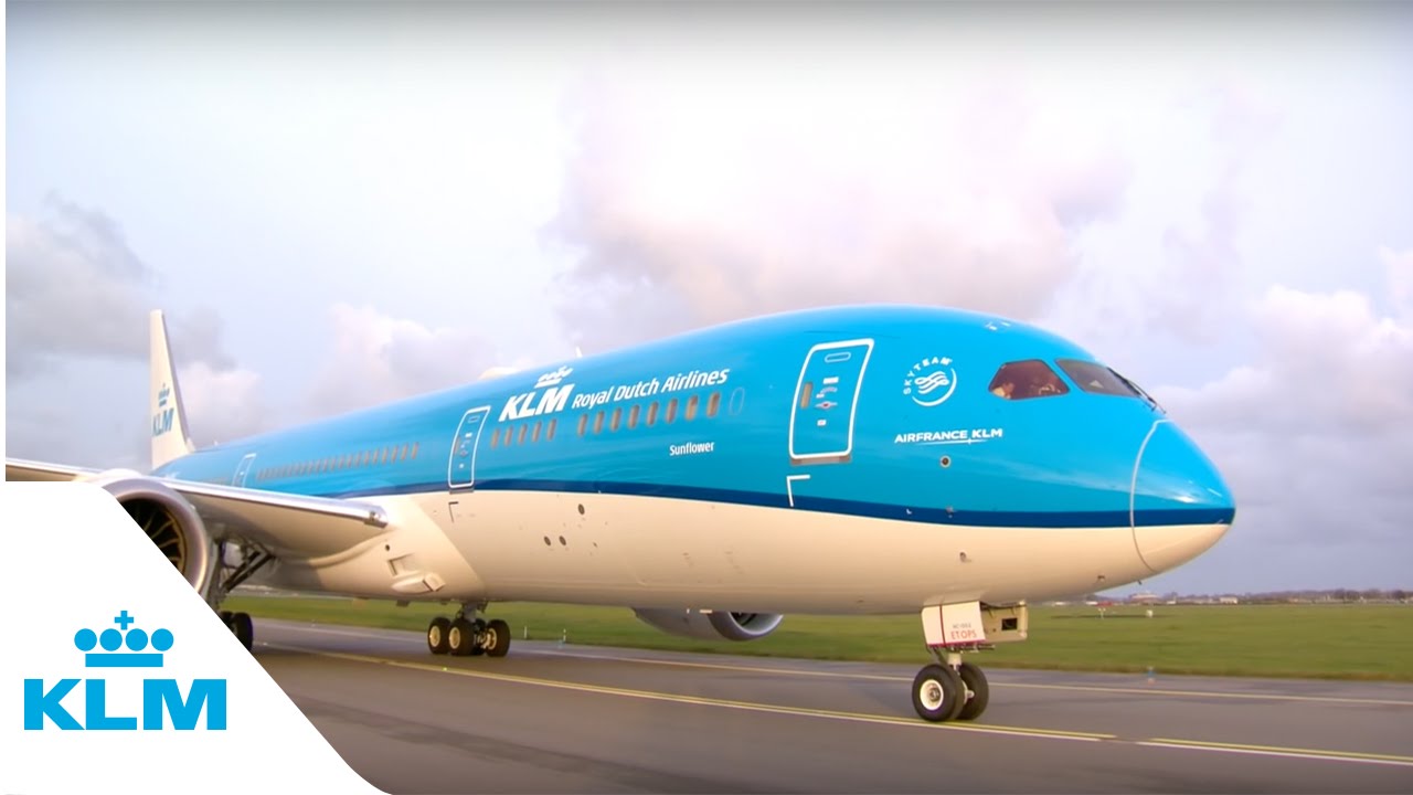 KLM’s first Boeing 787 Dreamliner lands at Schiphol - YouTube
