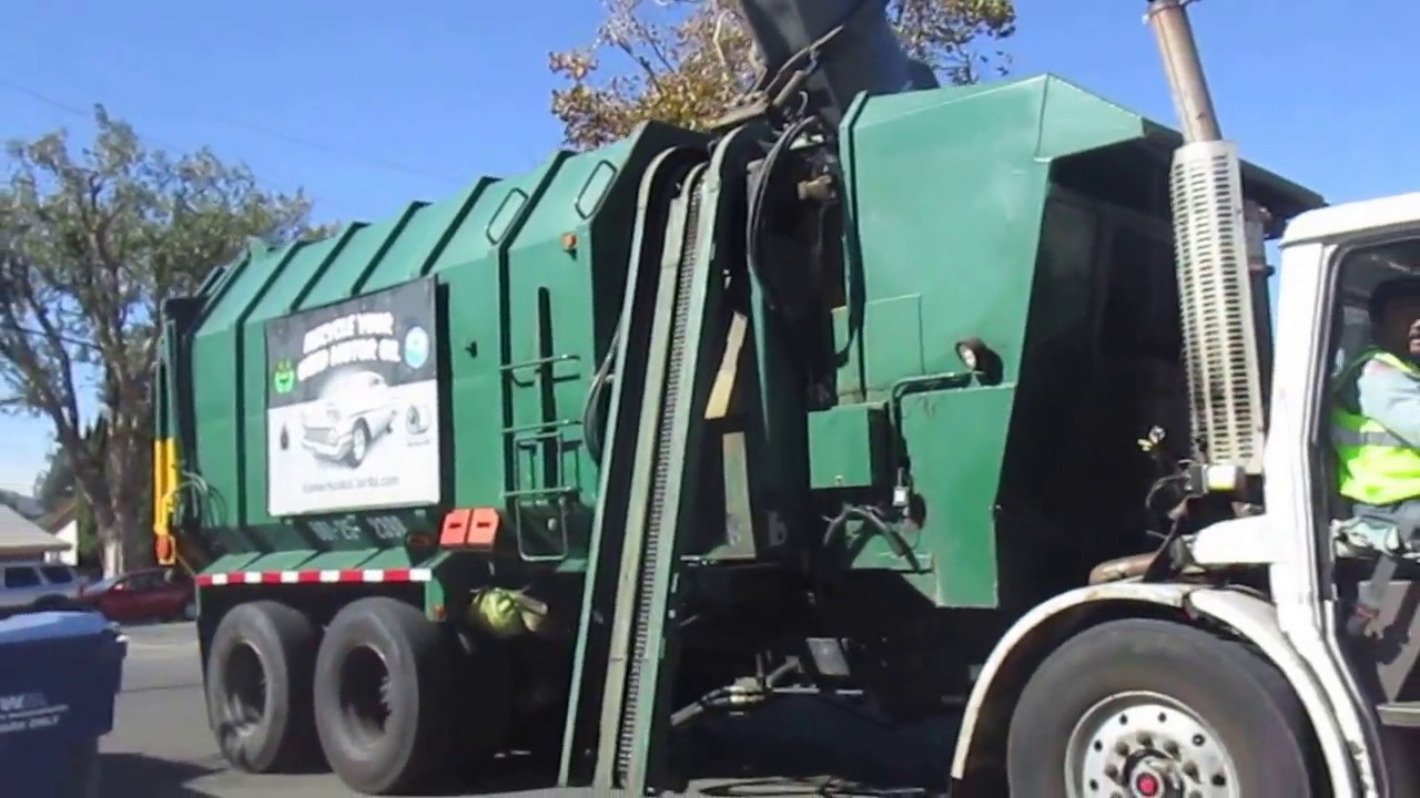 Waste Management /Volvo WXLL Amrep Octo ASL !!! Luis on recycle - YouTube