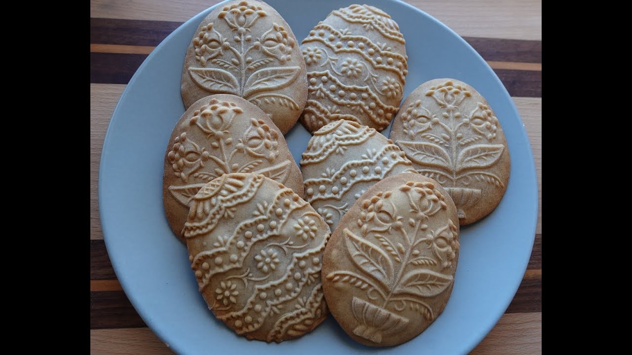 Making patterned gingerbread, cookie, springerle (Easter egg pattern ...