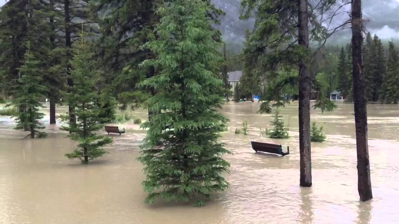 Flooding of Bow River in Banff June 21, 2013 - YouTube