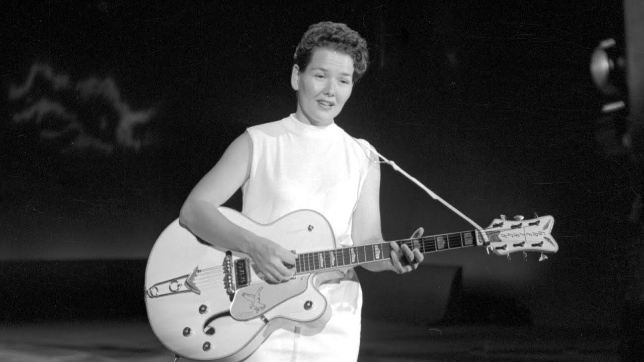 Bonnie Guitar - I Feel A Heartache Comin' On [1957]. - YouTube