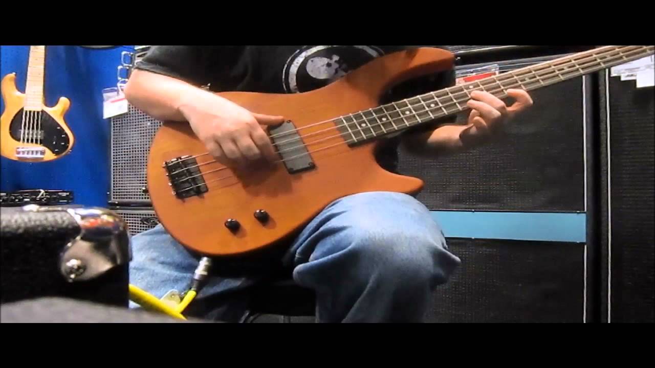 Dean Edge 4 STRING AMAZING BASS REVIEW. - YouTube