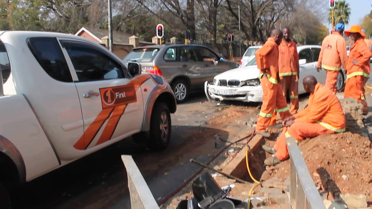 20 people injured in collision between two taxis - YouTube