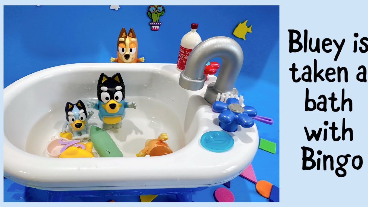 Bluey and Bingo have fun in the bathtub/#fun#play #toys - YouTube