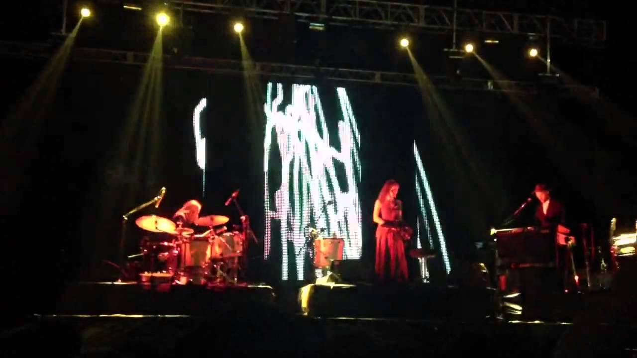 Feist - 1234 Live Guadalajara - YouTube