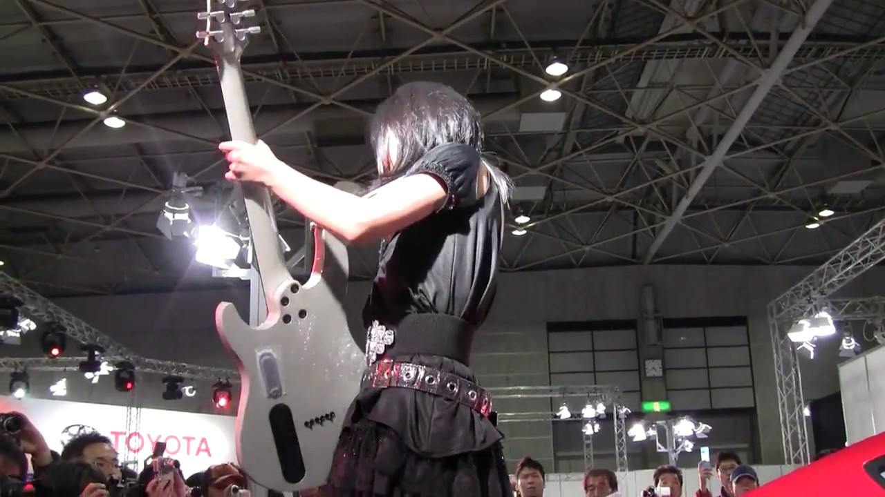 2009 大阪モーターショー ギター演奏 （East Of Eden・D_Drive）Yukiさん - YouTube