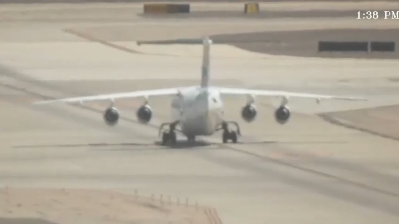 Rare Avro RJ100 spotted in Las Vegas - YouTube