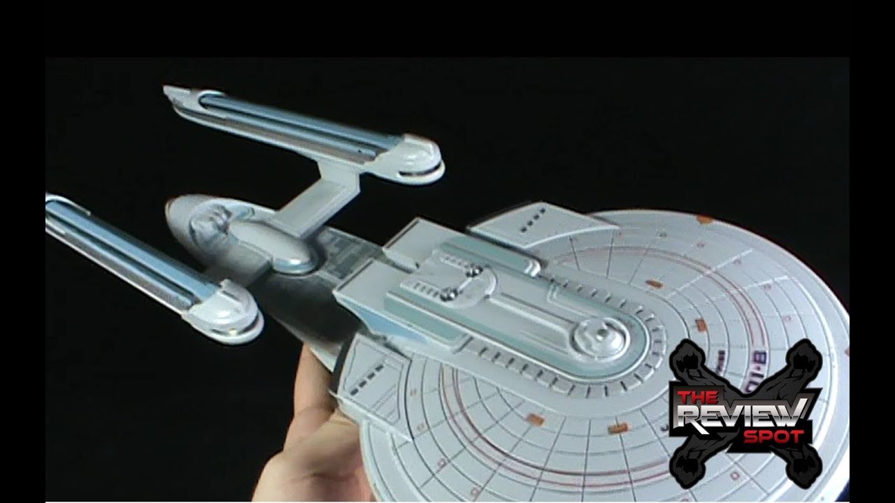 Collectible Spot - Diamond Select Toys Star Trek Starship Legends U.S.S ...