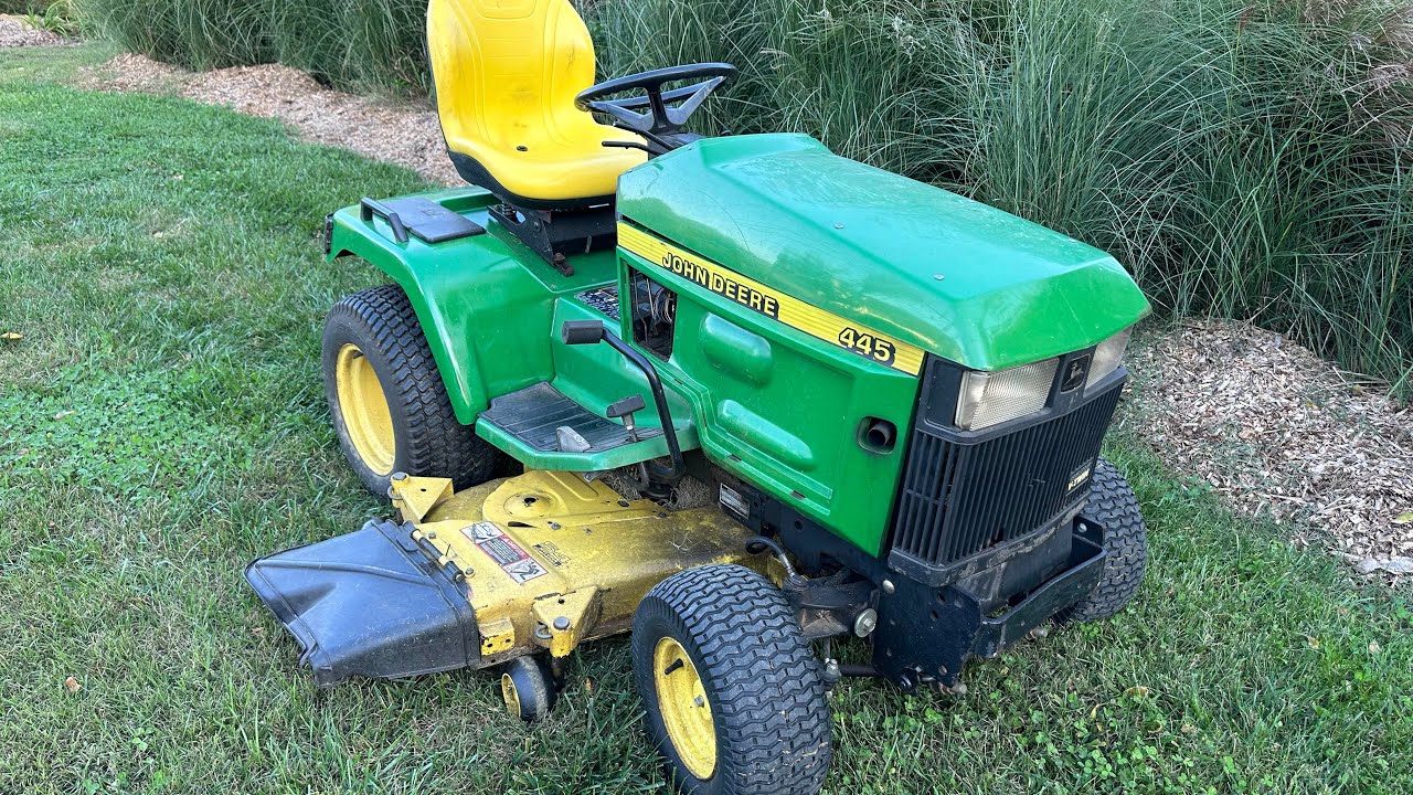 John Deere garden tractor 425 - YouTube