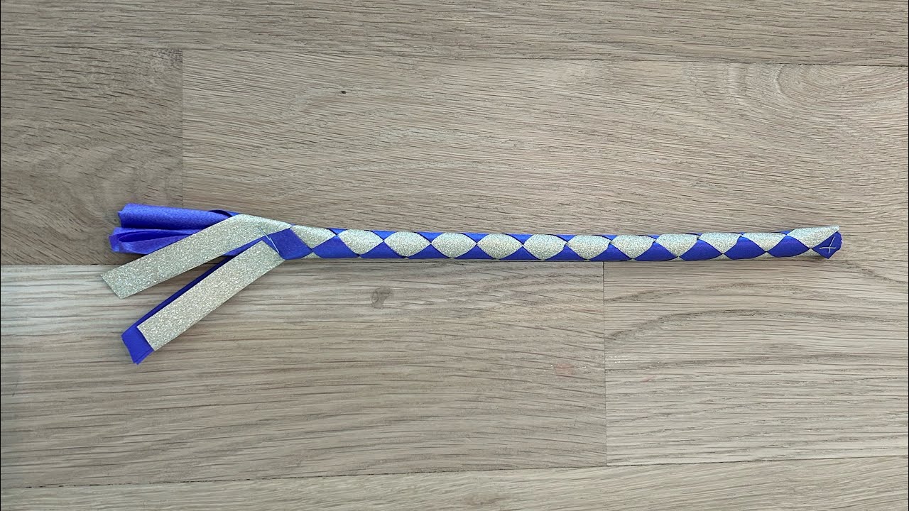 How to Make a 12 Inch Whip Braid. -RHS Mum Shop- - YouTube