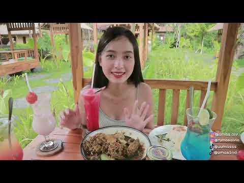 Rumas Alvia swimming in wedjo ubud restaurant