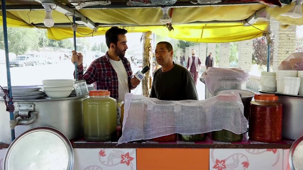 The oldest Shor Nakhod and Mantoo seller in Chman Hozori / شور نخود و ...