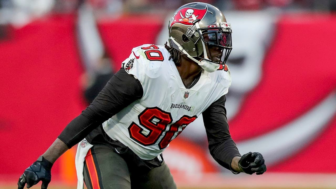 Former Tampa Bay Buccaneers GREAT Signs With BITTER Division Rival ...