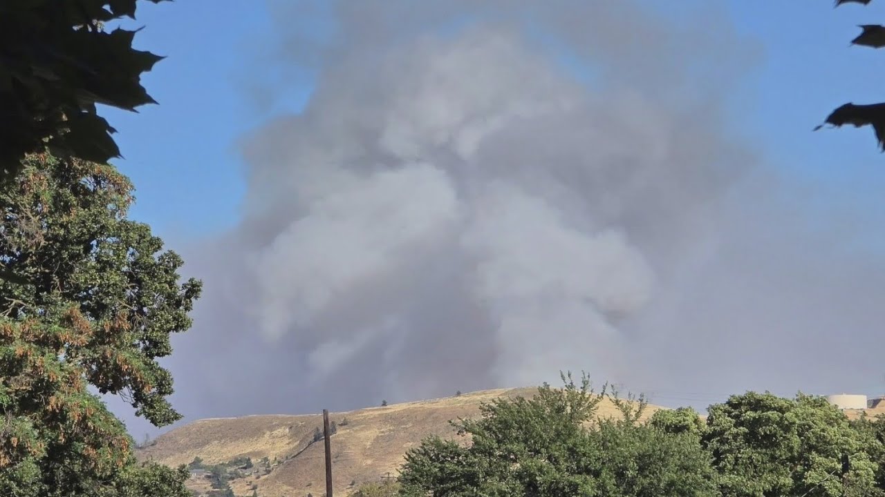 Wasco County wildfire near The Dalles prompts evacuations - YouTube