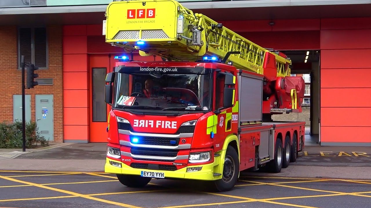 LFB 64m Turntable Ladder responding from Old Kent Road Fire Station ...