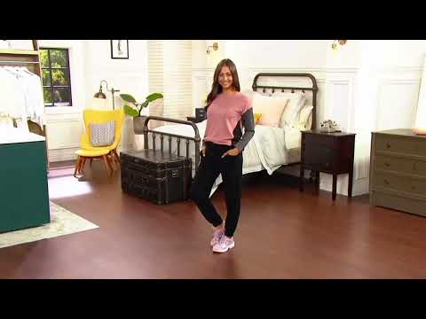 QVC model Deanna looking good in pants 6774