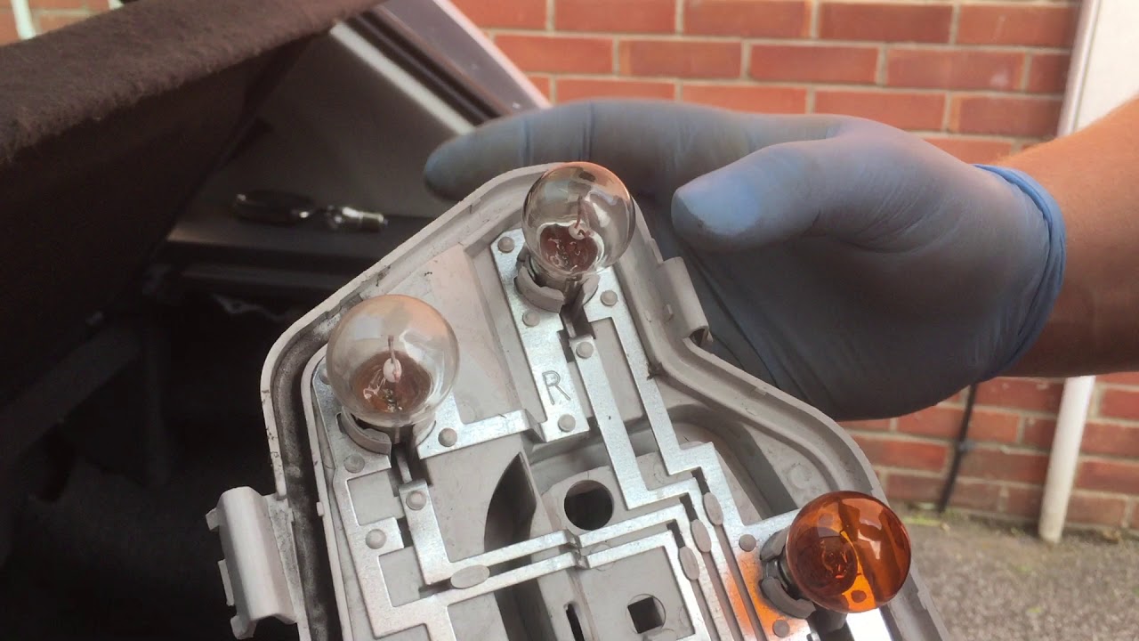 DRIVEWAY ANTICS Vw Volkswagen Polo 9n 2002-2005 Rear Light Removal ...