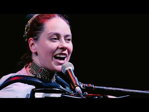 Dağdan İndi Bir Kuzu - Kırım Tatar Türkçesi (Karolina Cicha)