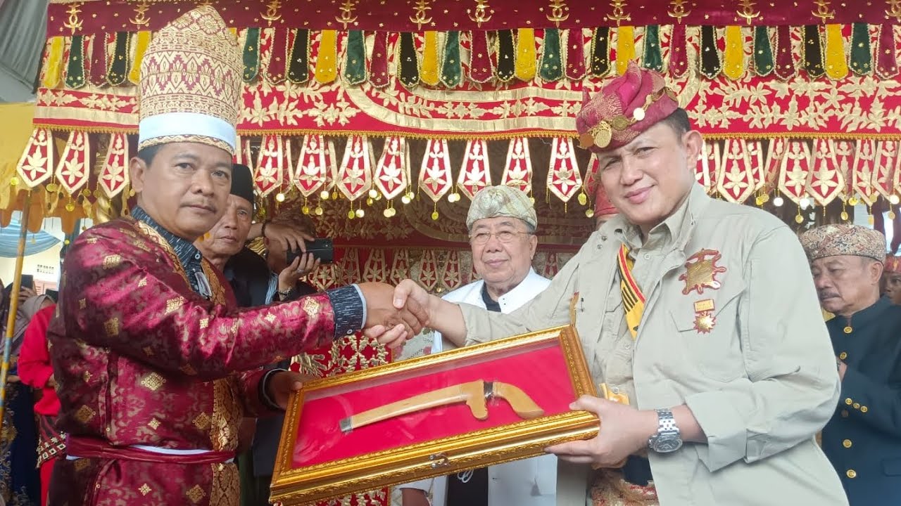 Kerajaan Sekala Brak Kepaksian Pernong Muwakhi Adat Dengan Pubian Telu ...