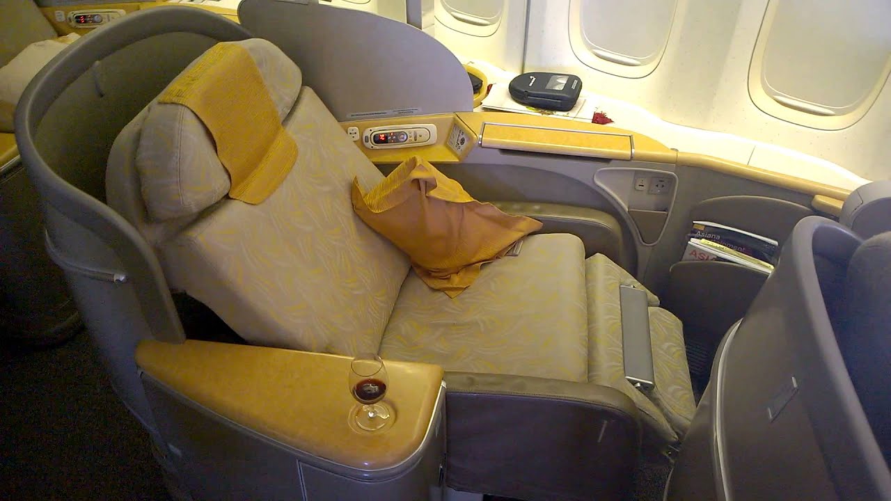Asiana First Class Seat Recline Function Boeing 747 - YouTube