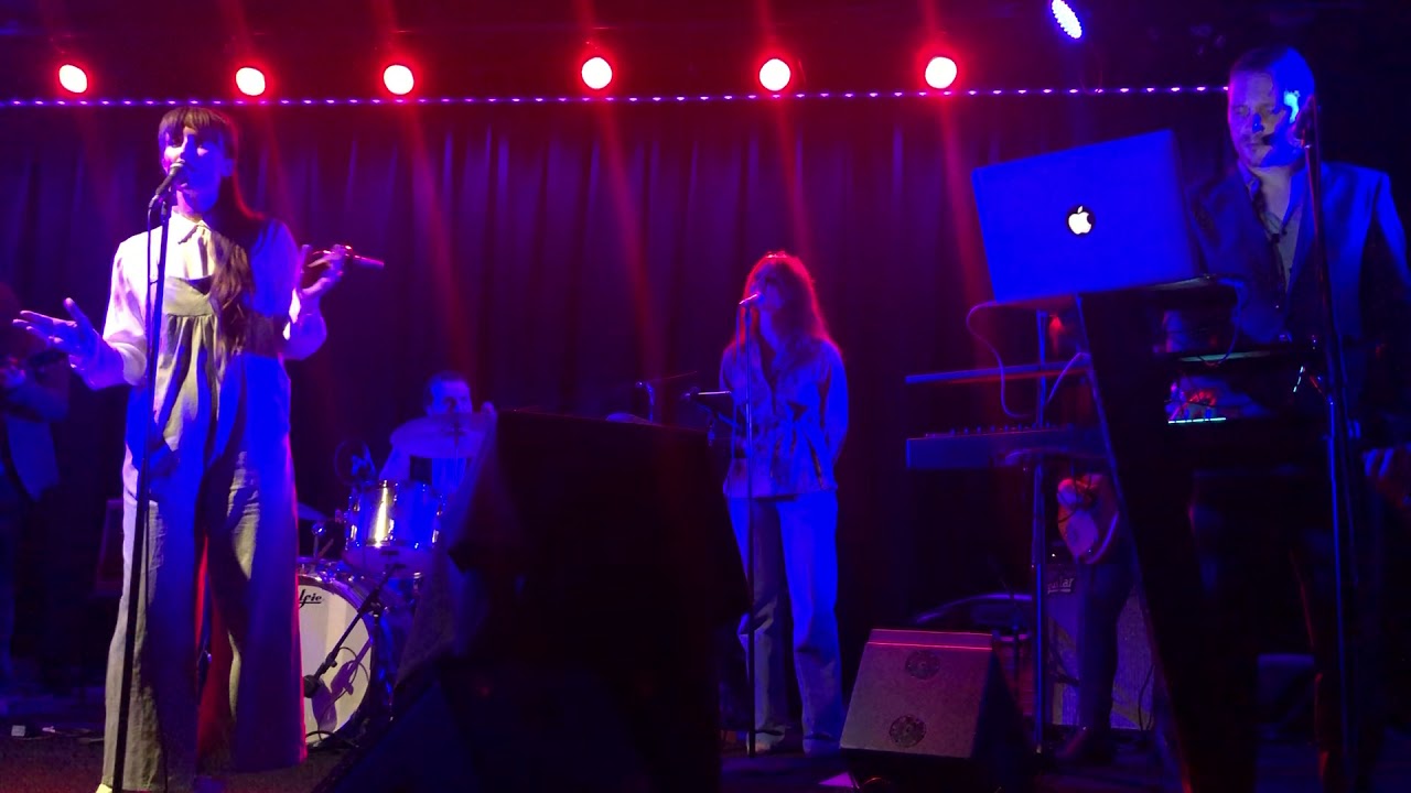 Laura Davidson - The Rainbow Connection - 50 Years Of The Carpenters ...