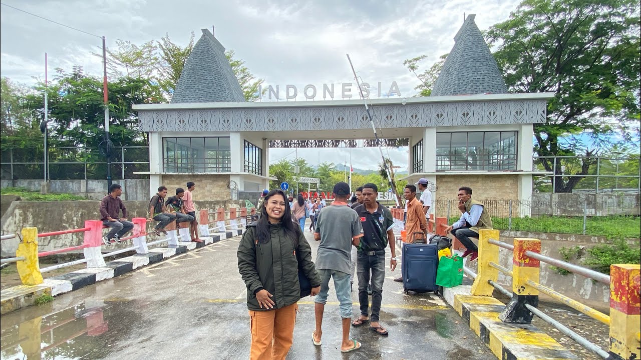 Going to the zero point of border Indonesia and Timor Leste , menuju ...