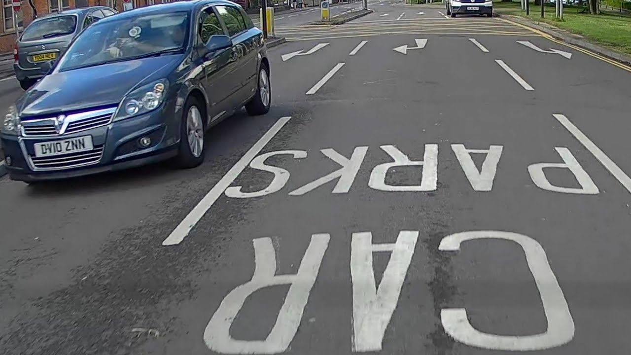 Desperate Lane Changer. Swindon Car Camera, Dashcam. (Cat4) - YouTube