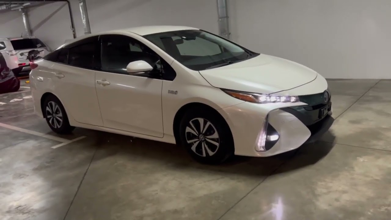 Toyota Prius PHV 2017 - ПРОДАЮ в МСК - YouTube