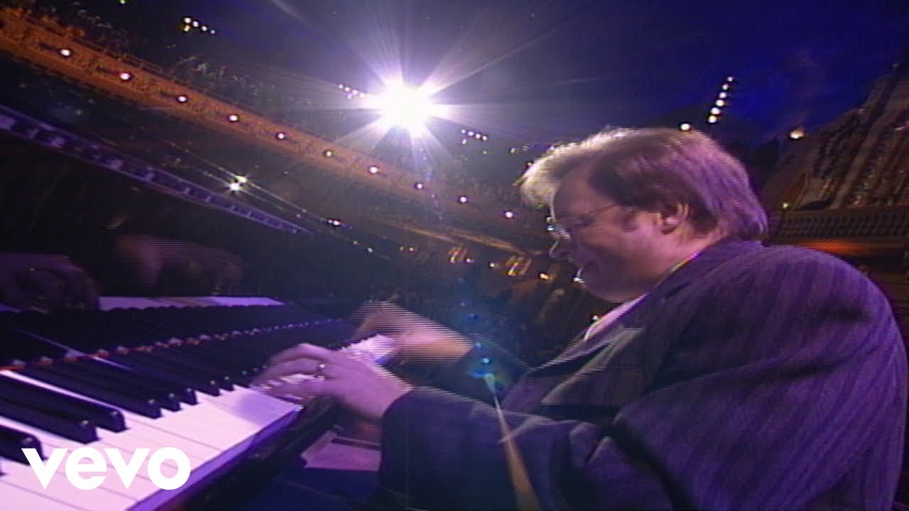 Bill & Gloria Gaither - Goodby World, Goodby [Live] ft. Anthony Burger ...