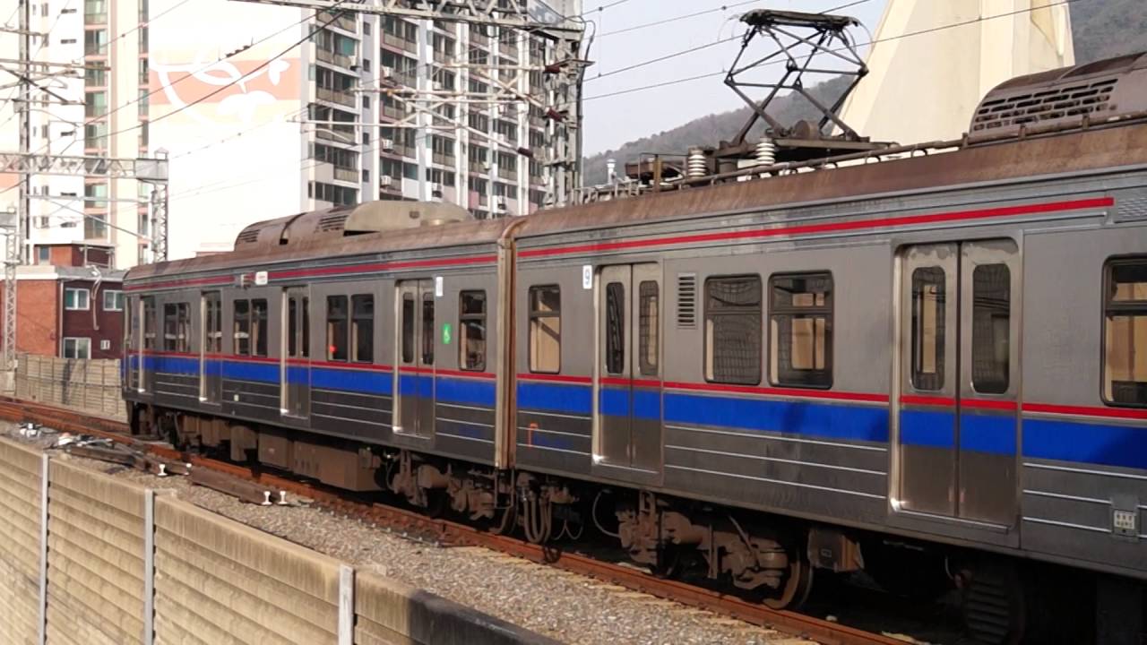 Seoul Metro Line 4 train leaving Danggogae - YouTube