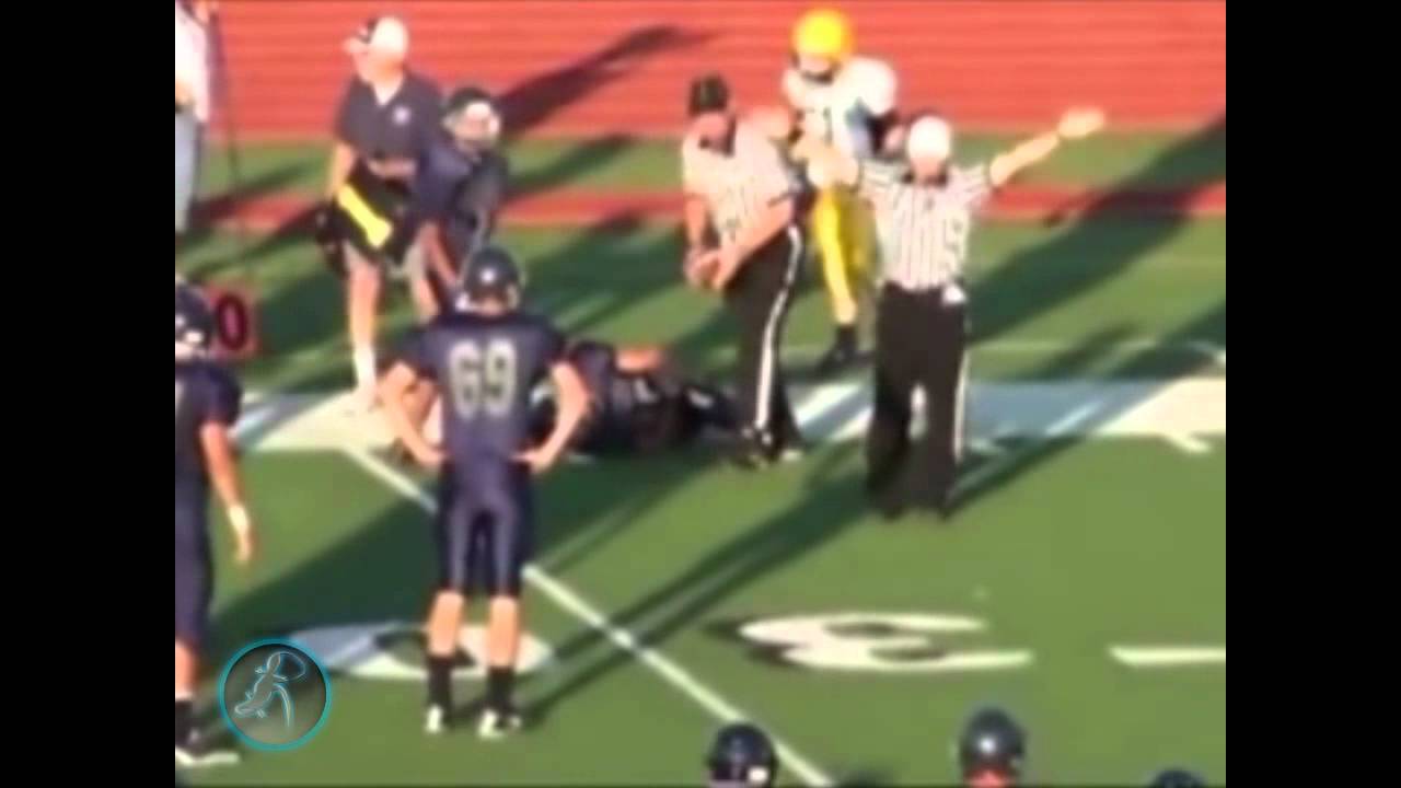 HS Football play goes bad! (GRAPHIC) - YouTube